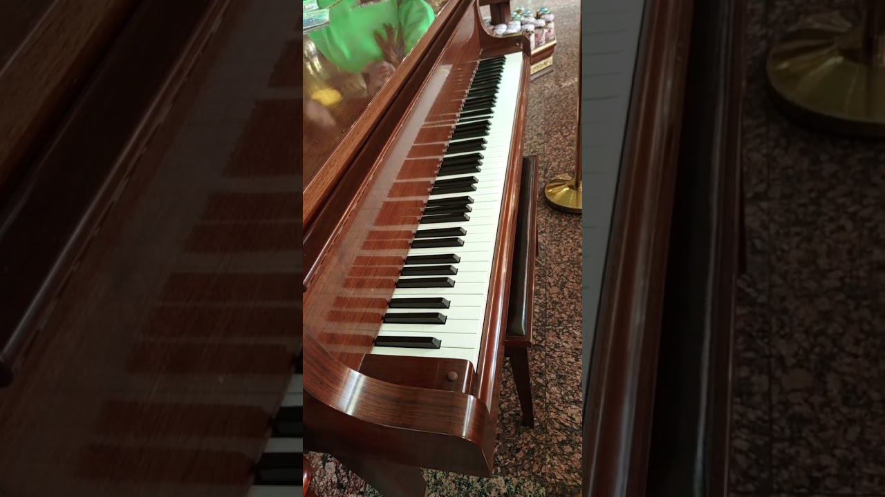 Пианист невидимка.