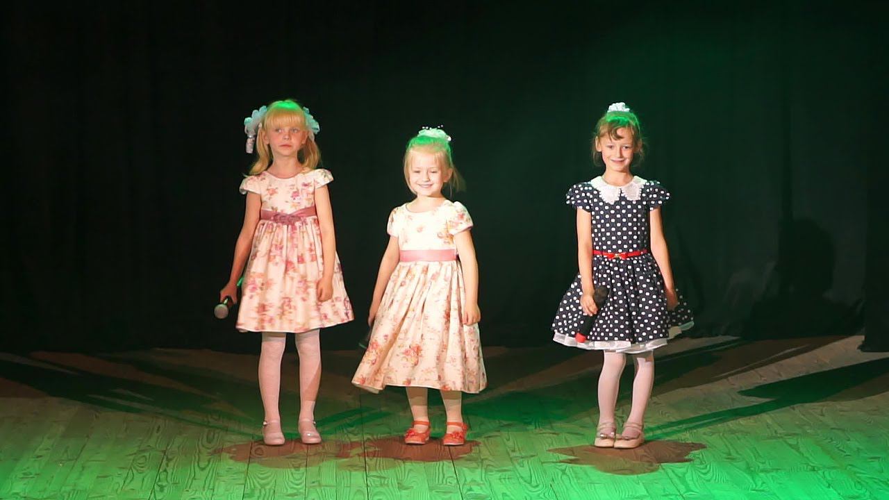 ПЕРВОЕ!!! ВЫСТУПЛЕНИЕ НА СЦЕНЕ вокального коллектива «КАРУСЕЛЬ» - "Мы маленькие нотки".