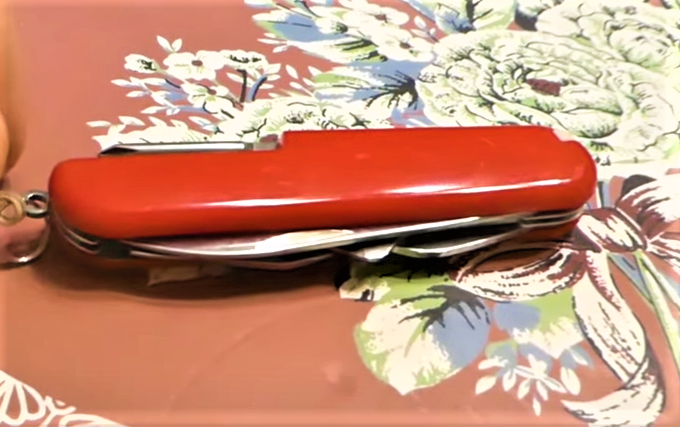 Неплохой перочинный "швейцарский" складной нож с 7-ю лезвиями из Китая (с Алиэкспресс) за эту цену!