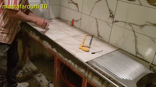 Как установить современный кухонный стол с керамической плиткой