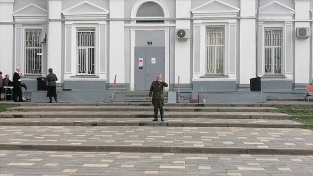 В землянке - Михаил Леднев