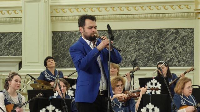 Армянская народная мелодия Сhinar es  «Ты прекрасна как деревце».