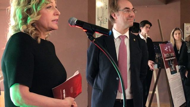 На открытии выставки "Вместе с веком. От Народного театра к Мюзик-Холлу": Юлия Стрижак.