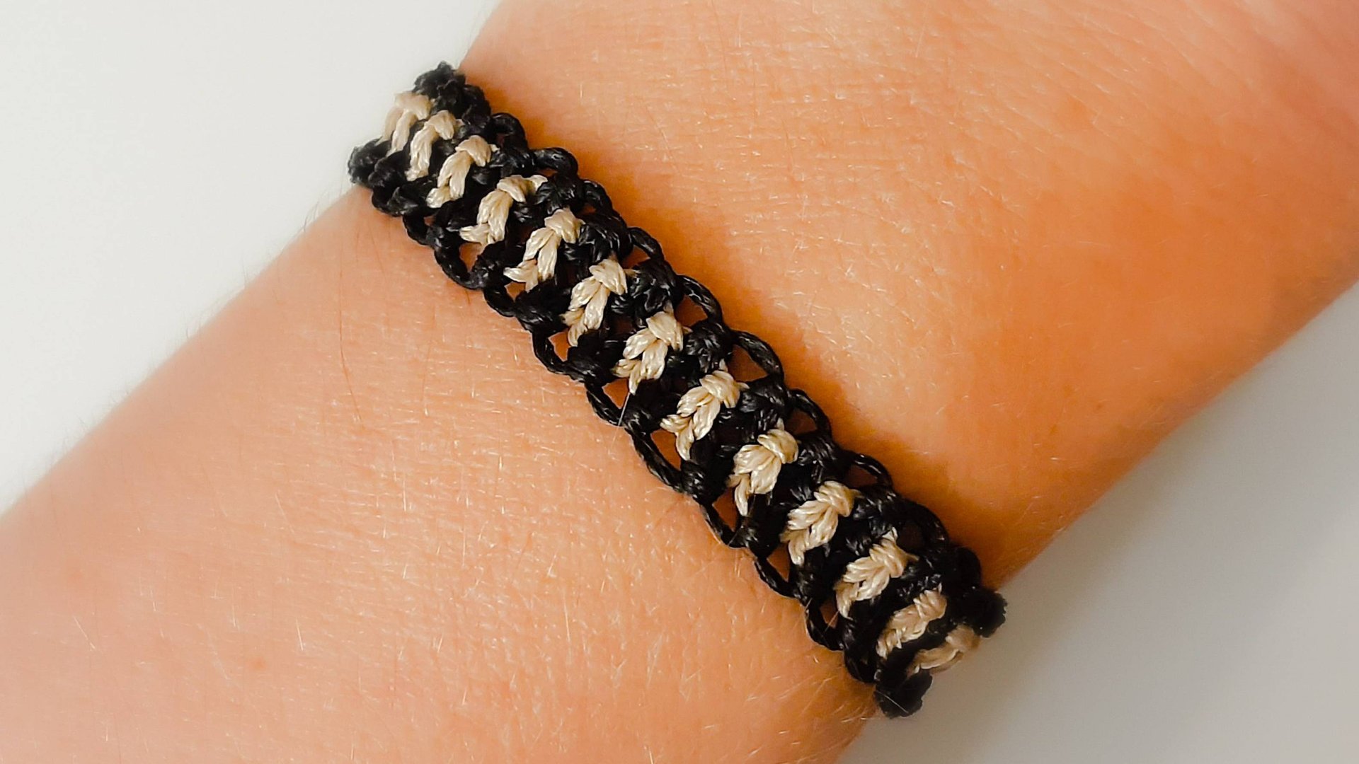 Макраме браслет / Как сплести браслет на руку из вощеной нити у себя дома