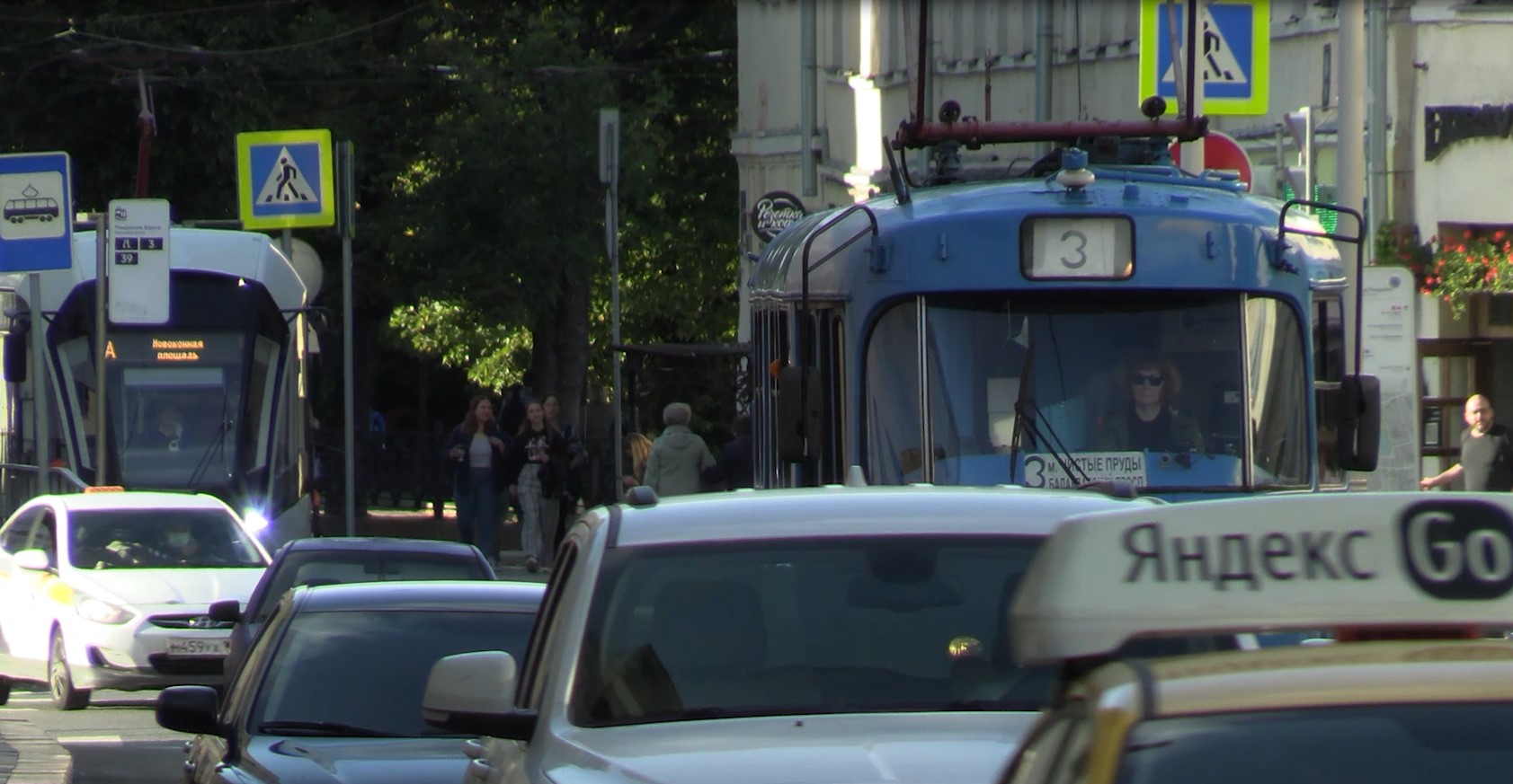 Кольцо А. Транспорт на бульварах. Рождественский бульвар