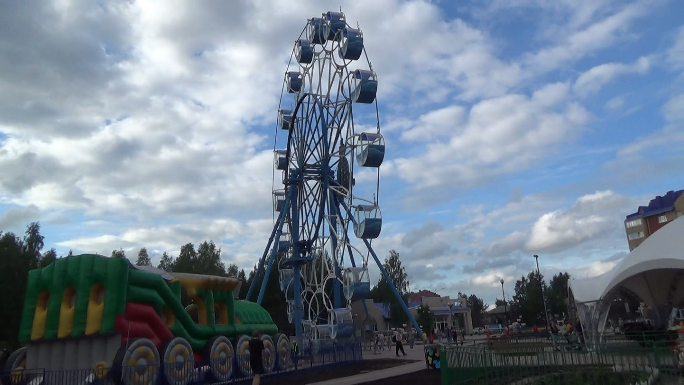 Открытие аттракционов в городском парке 23 июня, Советский ХМАО. 2022 год