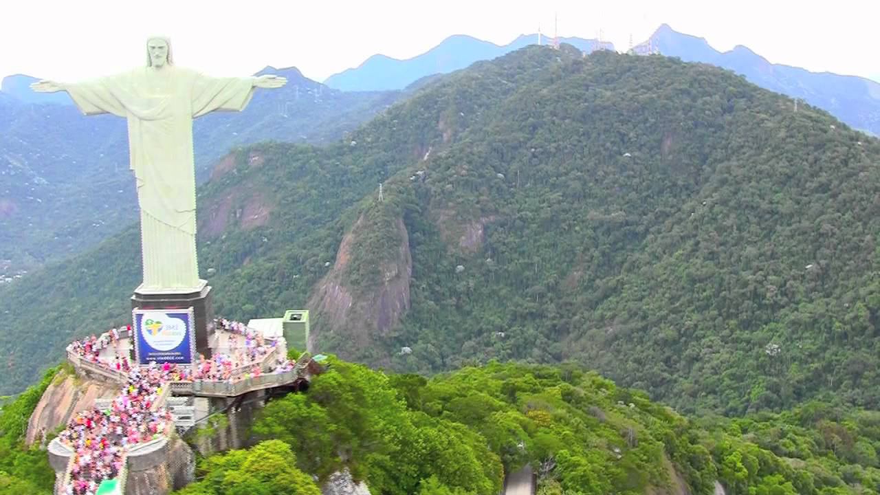 Полет на вертолете над Рио-Де-Жанейро: Статуя Христа Искупителя