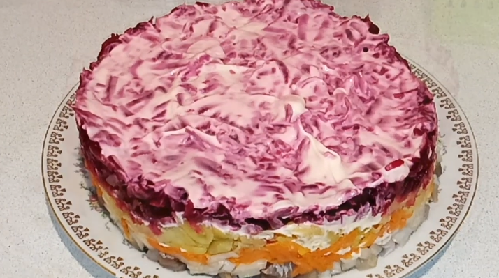 Салат селёдка под шубой. К праздничному столу..mp4