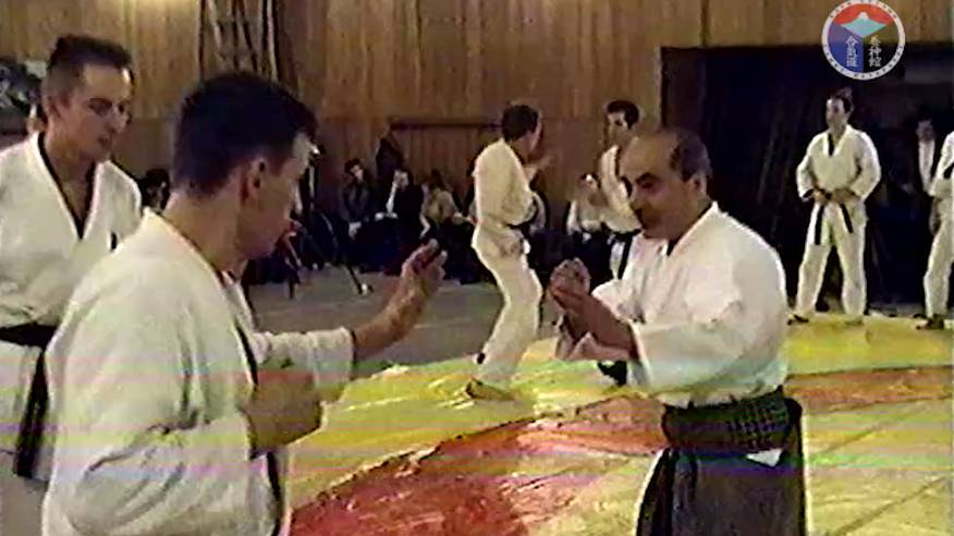 Прямой удар в корпус - Бросок фронтальным входом в Ёсинкан Айкидо (в сочетании с техникой ударов)