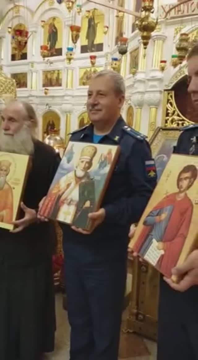 Фонд св. мч. Вонифатия подарил иконы Николая чудотворца, князя Владимира и Иоанна Русского