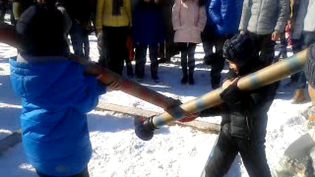 Детская битва на палках