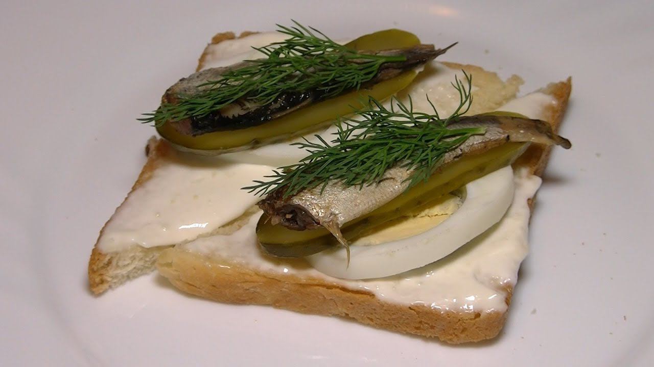 Бутерброды со шпротами