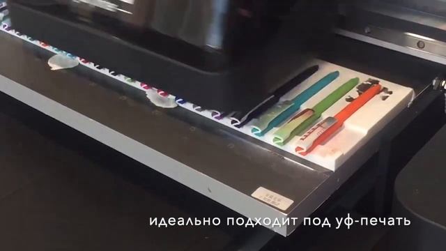 Шариковые ручки с необычным широким клипом в форме буквы "Z"