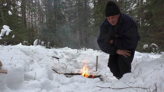 Костёр в глубоком снегу