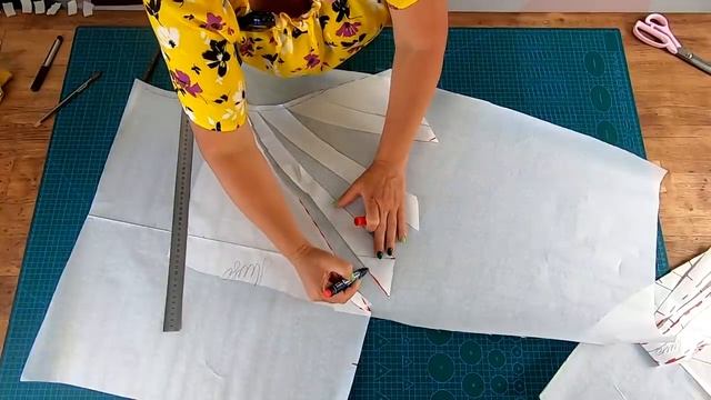 Элегантное платье с интересной драпировкой. Как сшить нарядное платье.mp4