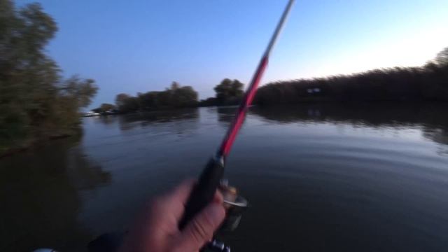 Астрахань рыбалка на спиннинг, ловля сома на джиг.