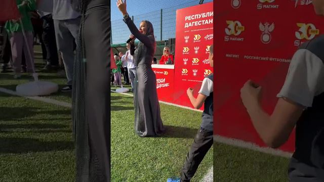 Заслуженная артистка Дагестана Кристина Рамазанова добавила колорита фестивалю «Магнит. Урок футбола