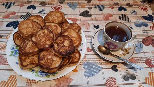 Оладьи с яблоком на кефире.mp4