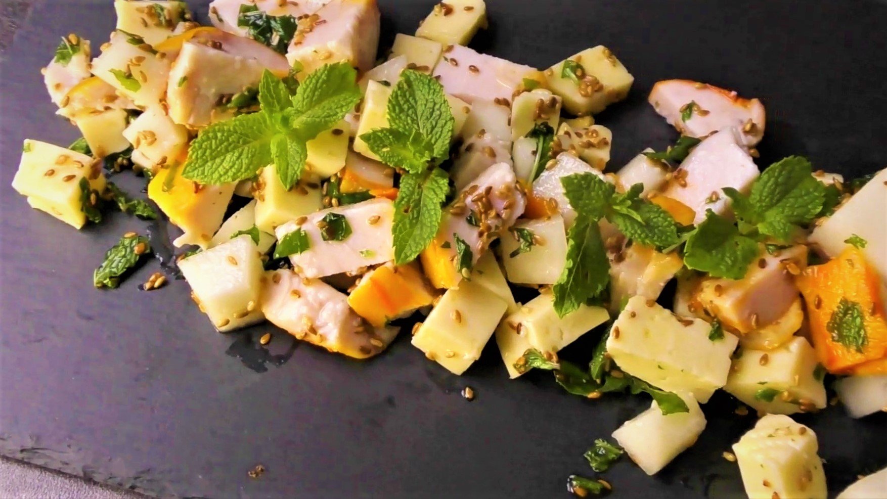 Дыня, курица и мята - не салат, а лакомство!).mp4