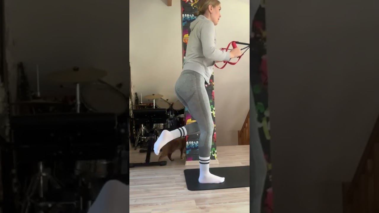 ВЫПАД НАЗАД В ПЕТЛЯХ TRX