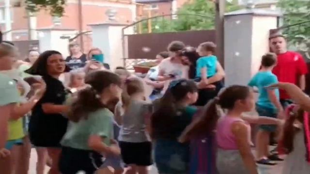 Геленджик. Дети продолжают отдыхать.