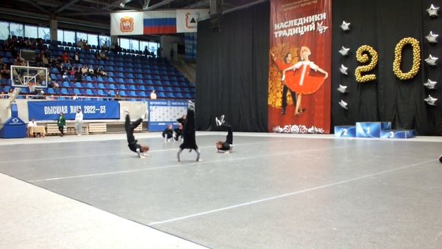 "Нас ищут копы".