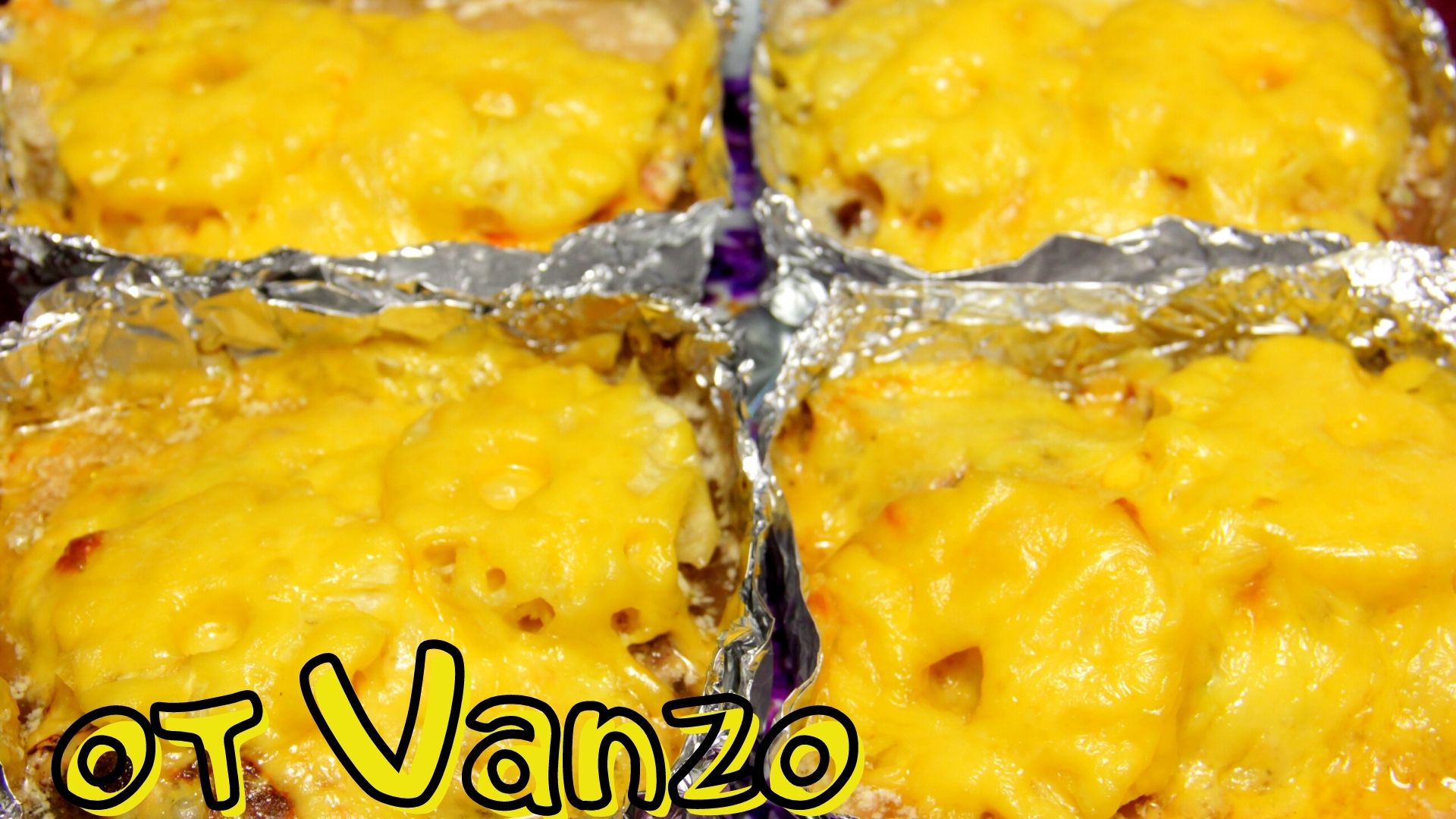 Мясо под ананасами в духовке. Очень вкусно!