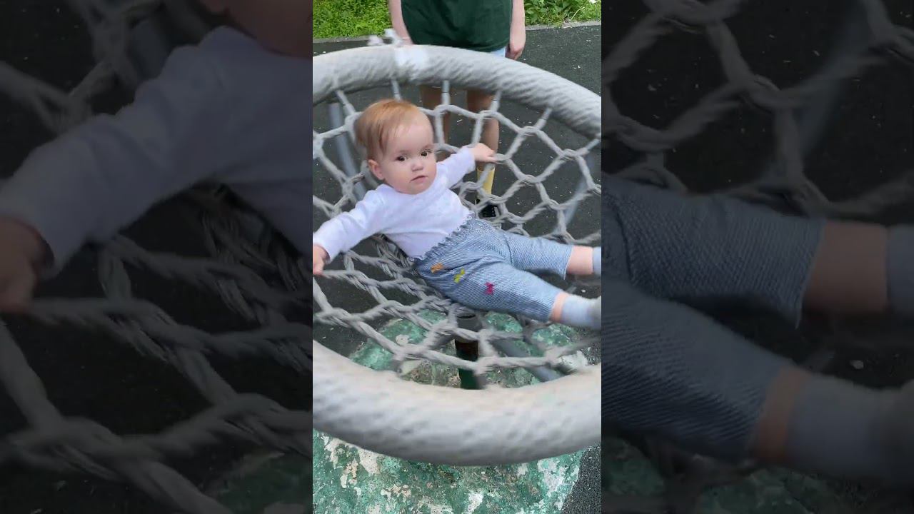 Полный релакс. Учимся у малышей #asasha #cute #когдахорошо #карусель #радости