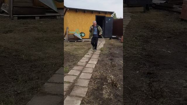 И вот че она ругается?