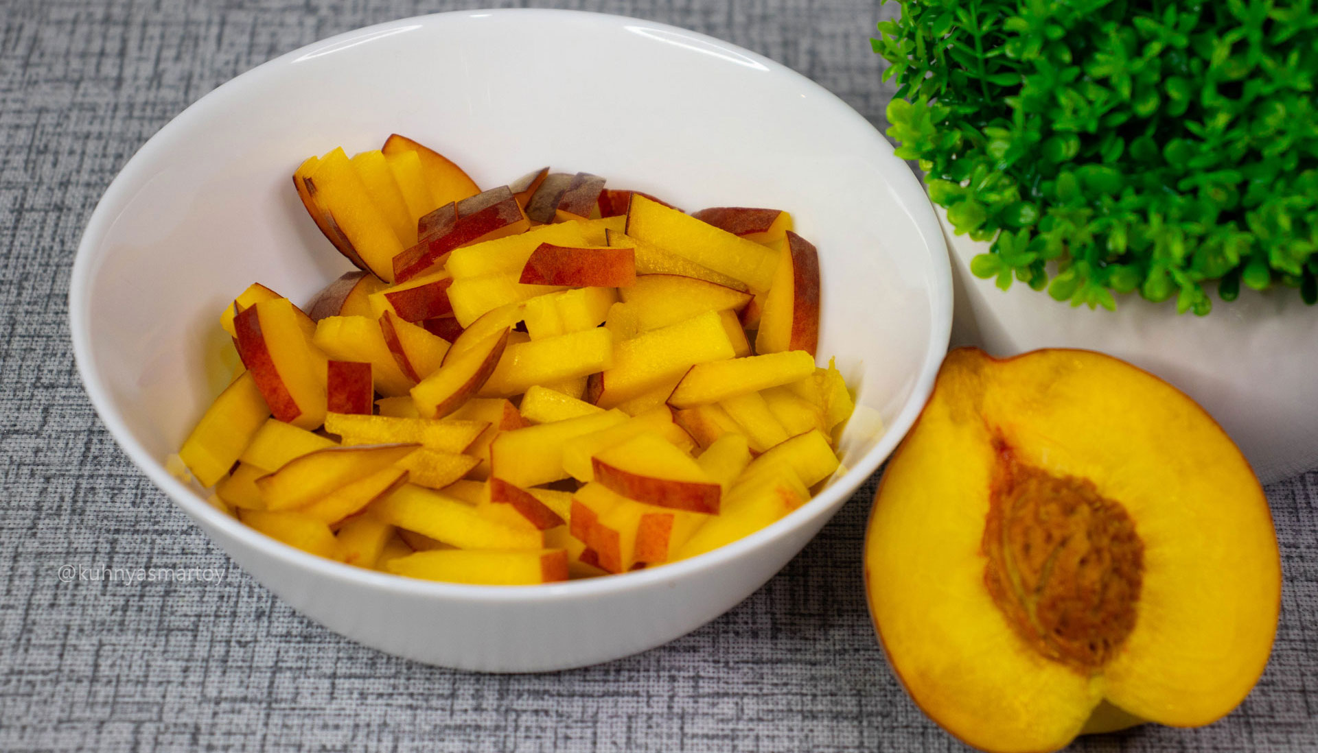 Как же это вкусно! Просто БЕРУ персик и готовлю обалденный летний пирог! Он лучше, чем шарлотка!