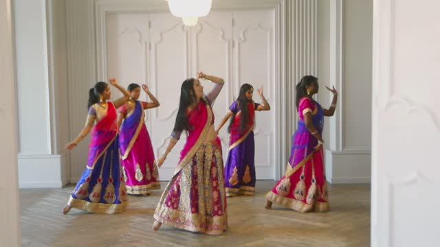 Chaka chak -Индийский танец Болливуд