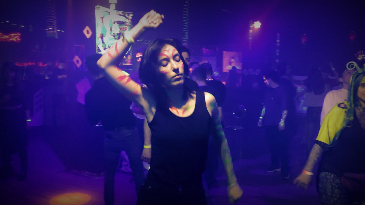 FreakodelicaRt: Alice in Wonderland, part 5, Auratech - "Astral», performed by AQuad