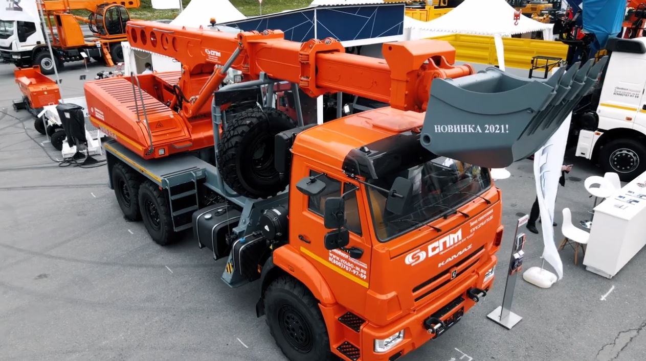 Обзор новой модели экскаватора-планировщика UDS-224 на шасси полноприводного автомобиля КАМАЗ-43118.