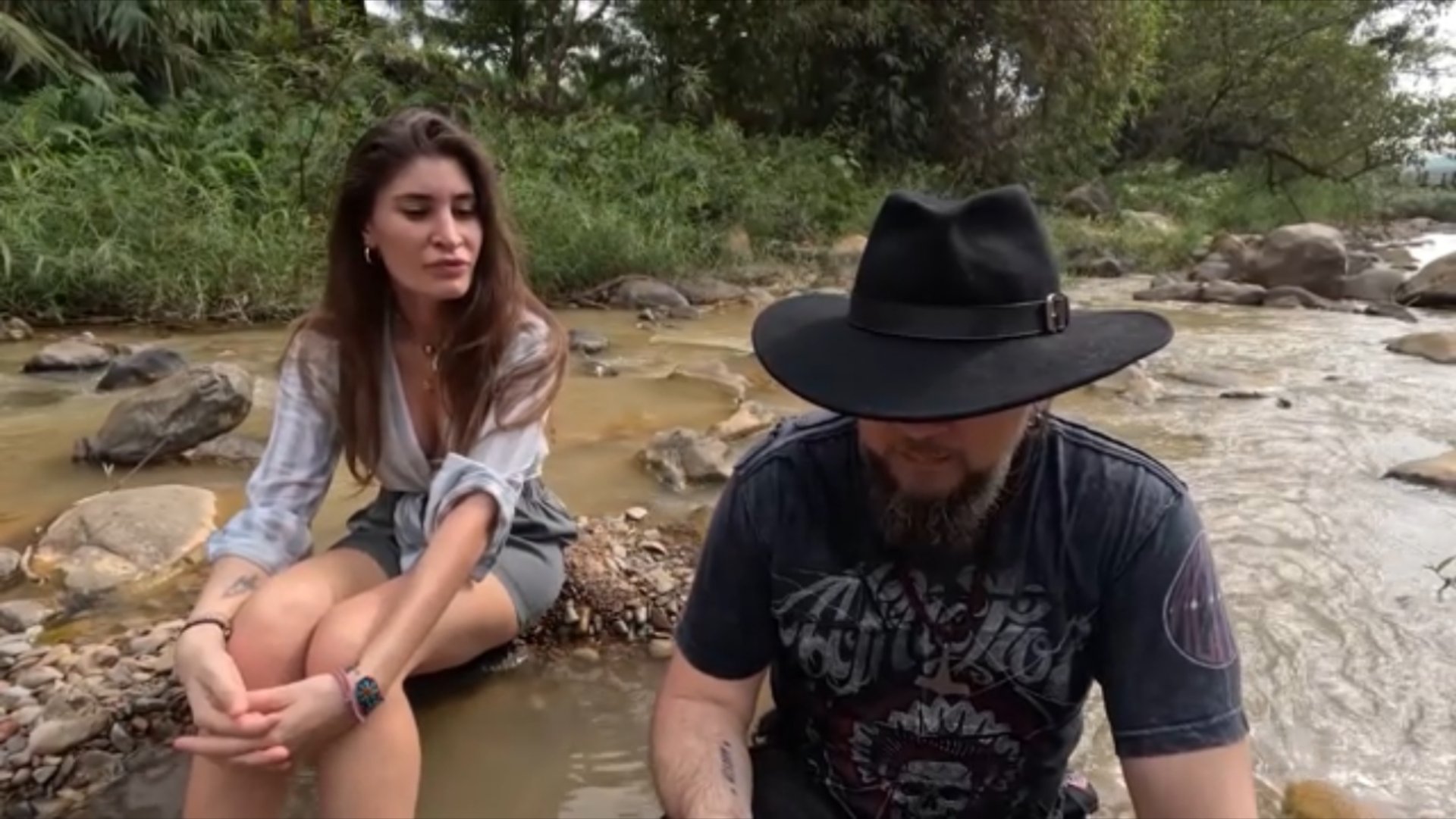 Разведка месторождения драгоценных камней в Тайланде.