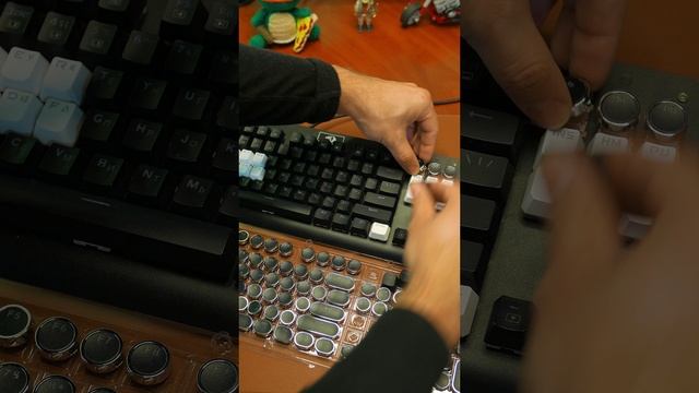 ДЕЛАЕМ ИЗ МЕХАНИКИ КОНФЕТКУ ВСЕГО ЗА 200 РУБЛЕЙ - КАСТОМНАЯ ИГРОВАЯ КЛАВИАТУРА в РЕТРО СТИЛЕ