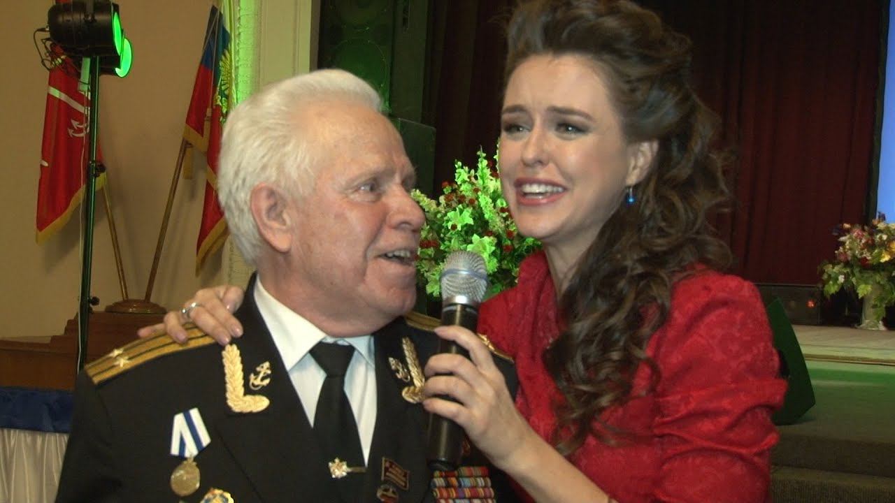 Актриса театра и кино, певица Алёна Биккулова