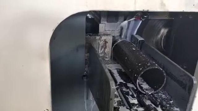 Geller Резка Трубы  90 мм на дисковом  отрезном станке  с механизмом загрузки и подачи