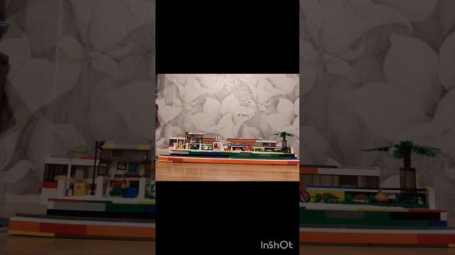 Остановка двухсекционного трамвая: удивительное творение из LEGO