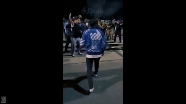 Кадры жёсткого разгона радикалов в аэропорту Махачкалы