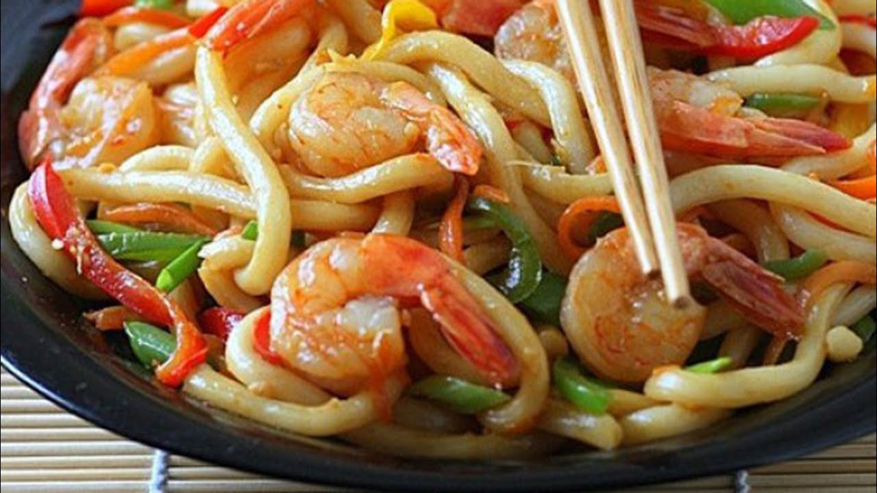 Удон с креветками и овощами