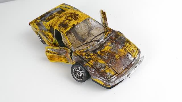 Восстановление заброшенной модели автомобиля Ferrari Testarossa