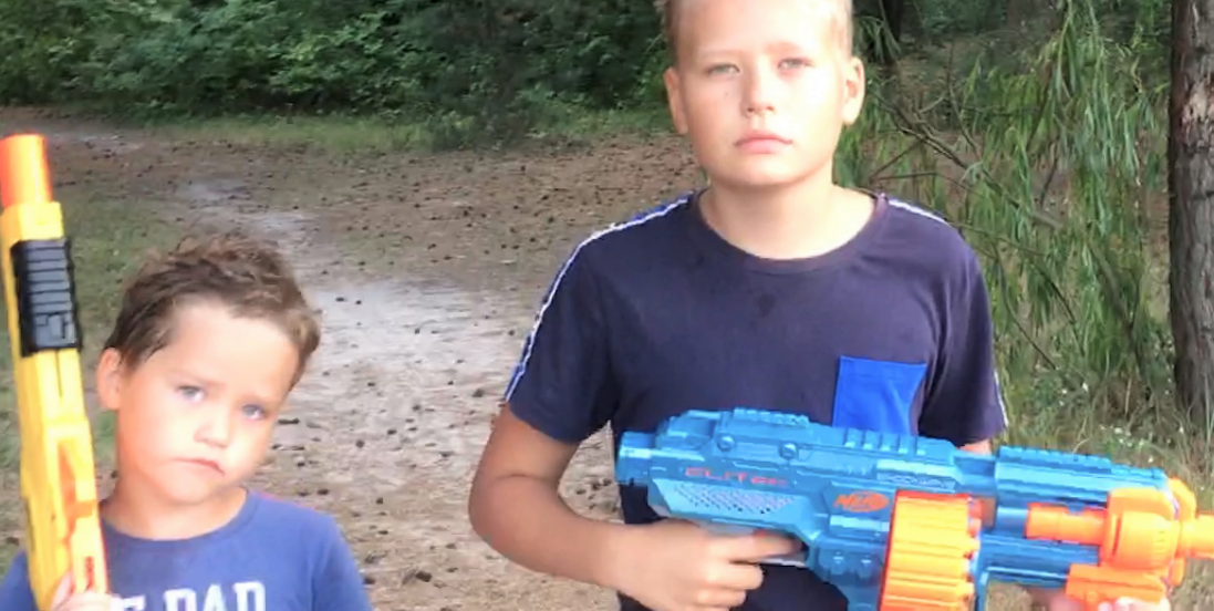 Новое видео про нёрфы. Стрелялки в реальности с Дартом в лесу.