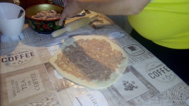 ШТРУДЛИ НА ДРОЖЖЕВОМ ТЕСТЕ ПО-ДОМАШНЕМУ!С КВАШЕНОЙ КАПУСТОЙ И СВИННО-ГОВЯЖИМ ФАРШЕМ!НЕМЕЦКАЯ КУХНЯ!!