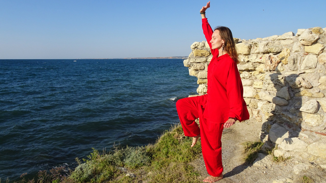 Бадуаньцзинь (8 кусков парчи), 3-е упражнение.