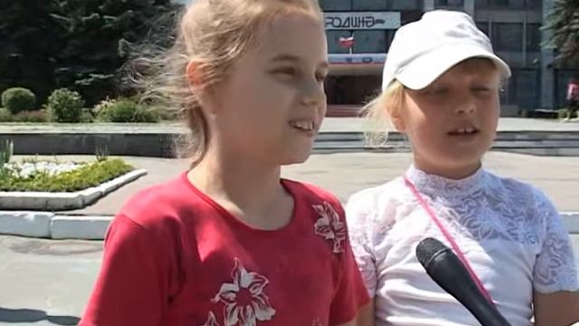 На центральной площади города прошел конкурс рисунков. Июнь 2012 год.