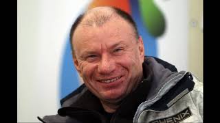 Александр Безыменский. «О шапке» (1923). Читает Ярослав Годованый