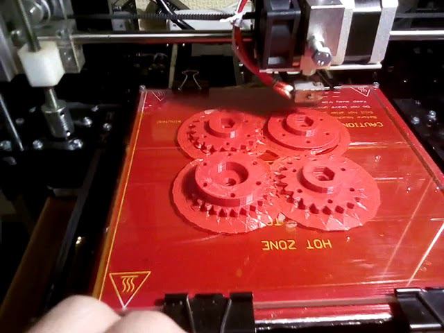 Распечатались 3 шестерёнки и фланец - успешно