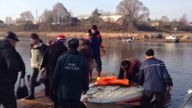 В Велиже организовали лодочную переправу