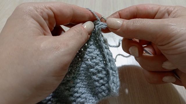 Резинка 3×3 с платочным узором.