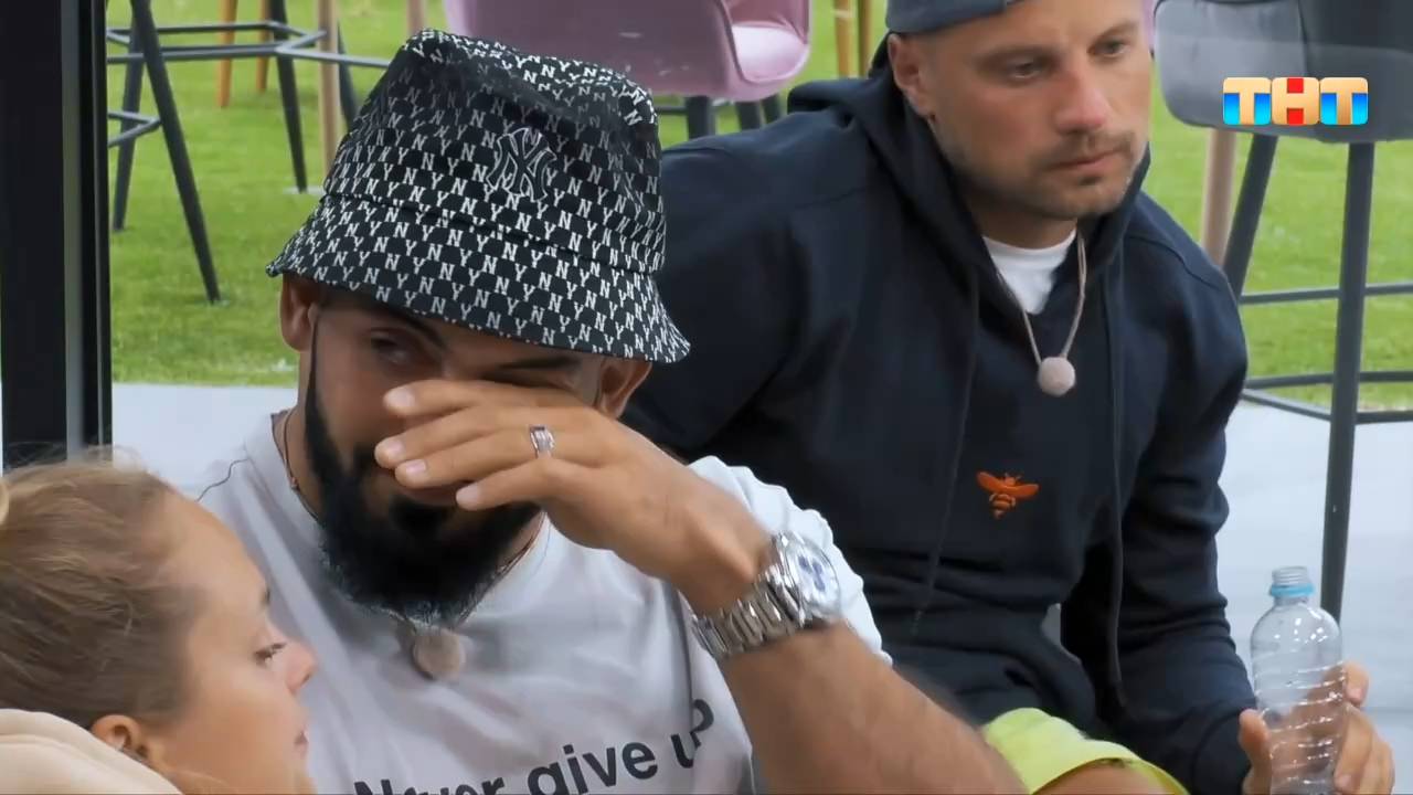 Муха довел до слез всех участников шоу «Влюбись, если сможешь»